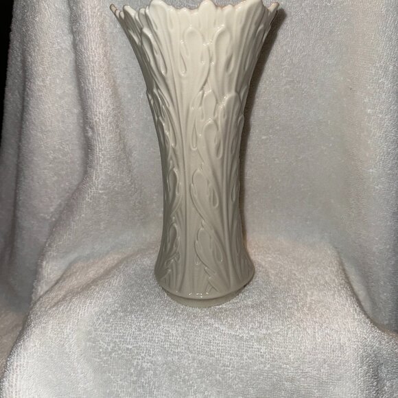 Lenox | Accents | Vintage Lenox Woodland Collection Acanthus Leaf Vase ...